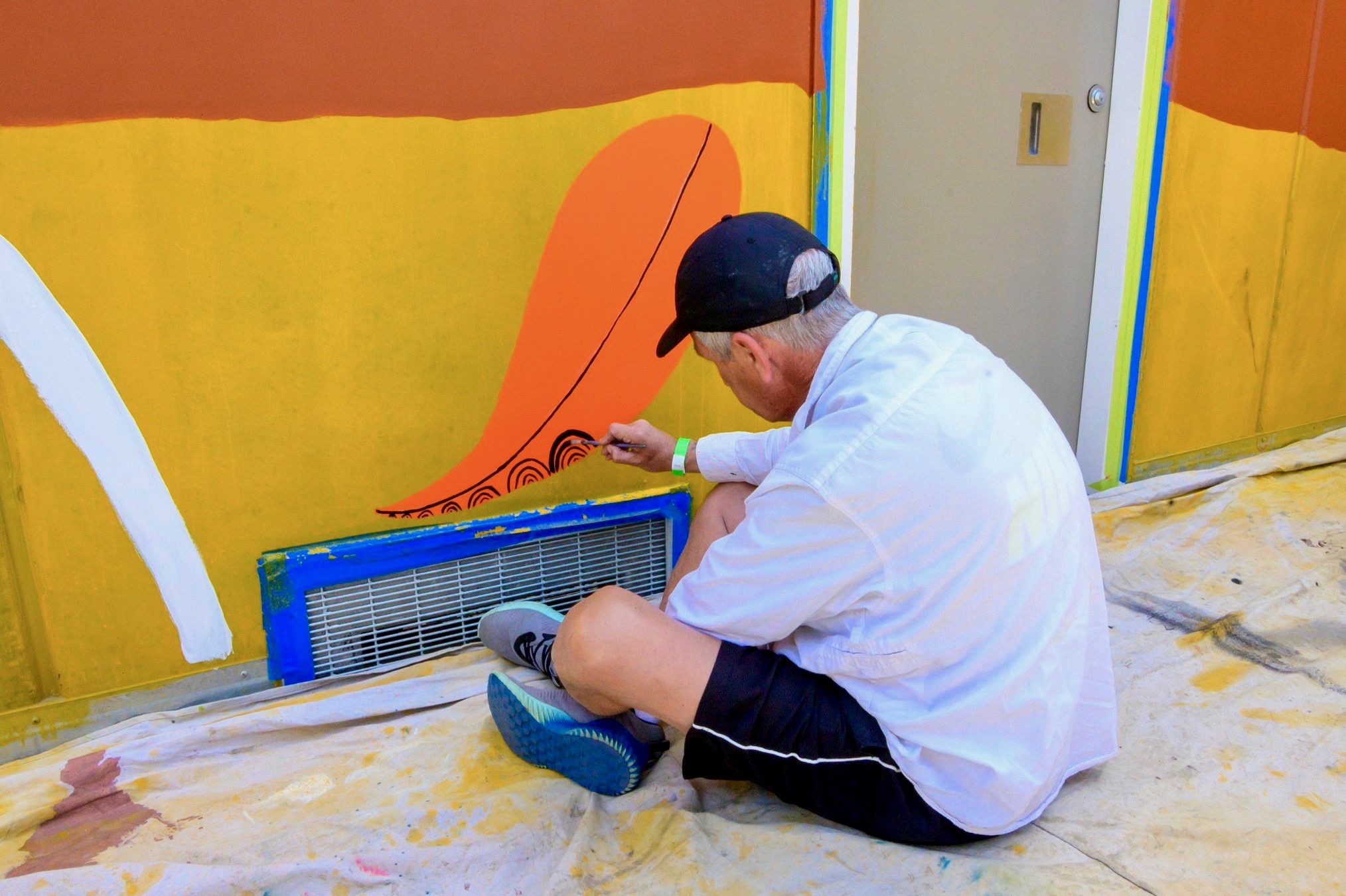 Work gets underway on a 25-metre Mural at Melbourne Assessment Prison ...